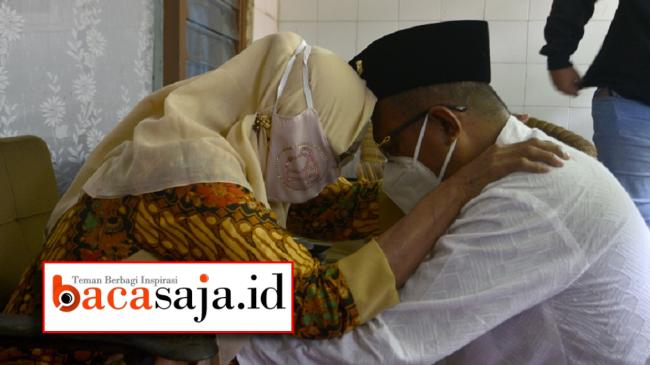 Sungkem Ibu Sebelum Dilantik, Armuji: Mak, Mohon Doa Restunya